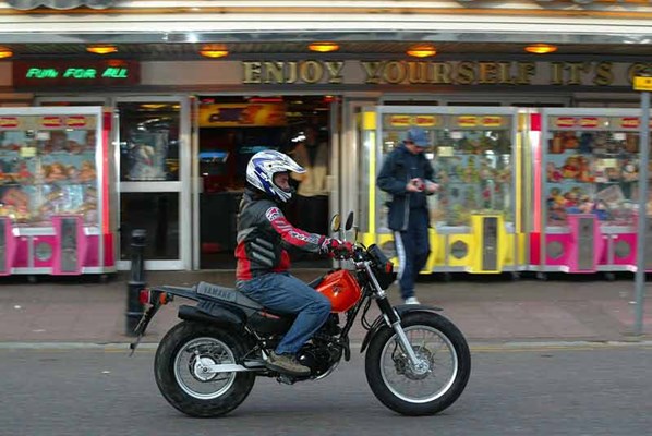 YAMAHA TW125 (1999-2004) Review | Speed, Specs & Prices