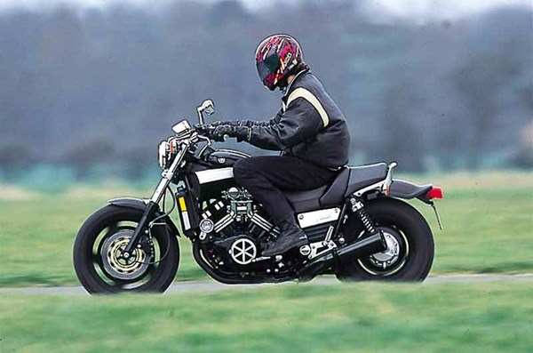 YAMAHA V-MAX (1991-2004) Review | Speed, Specs & Prices