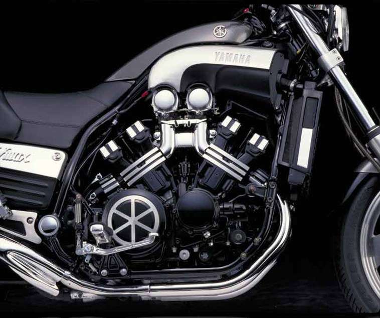 YAMAHA V-MAX (1991-2004) Review | Speed, Specs & Prices