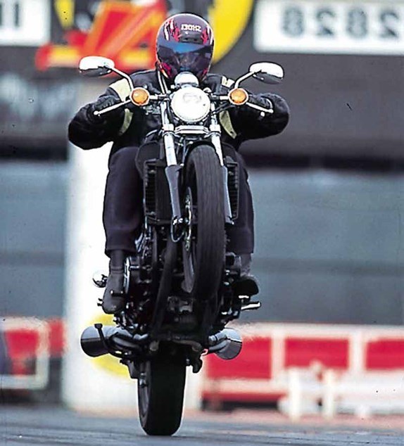 YAMAHA V-MAX (1991-2004) Review | Speed, Specs & Prices