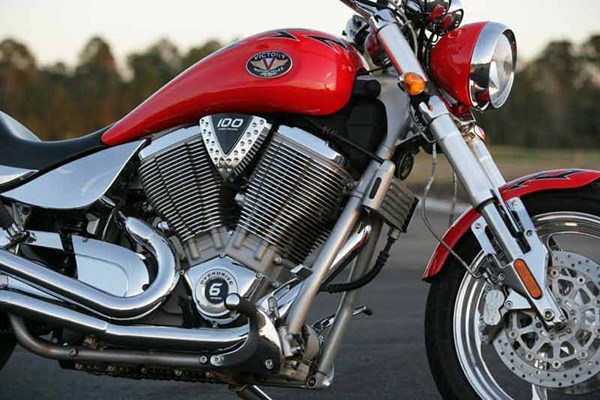 VICTORY HAMMER (2003-on) Review | Speed, Specs & Prices