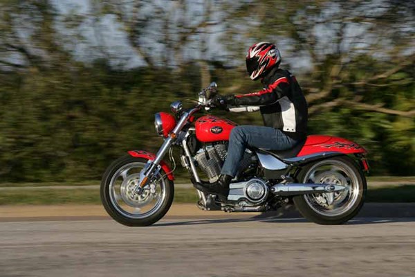 VICTORY HAMMER (2003-on) Review | Speed, Specs & Prices