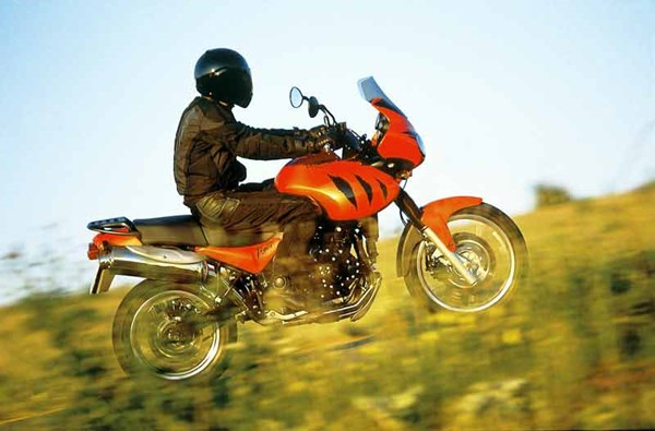 TRIUMPH TIGER 955I (2001-2006) Review, Specs & Prices