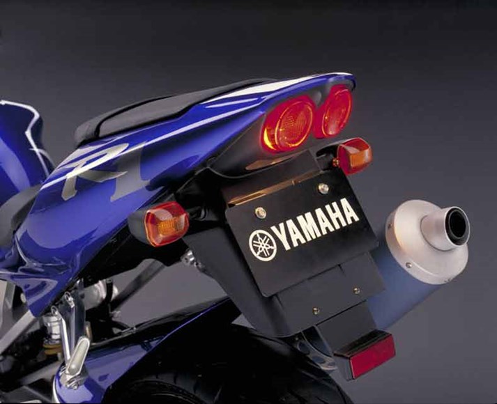 YAMAHA R1 (1998-2003) Review | Speed, Specs & Prices