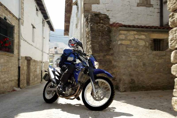 YAMAHA XT660R (2004-2017) Review | Speed, Specs & Prices