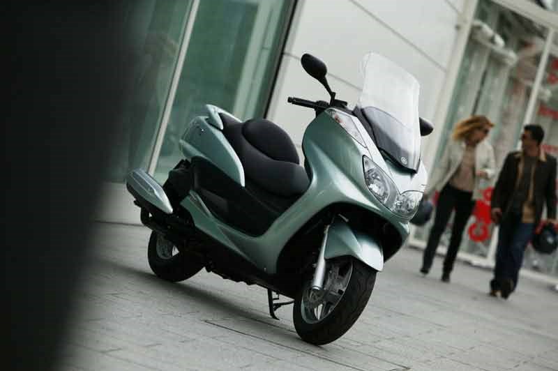 YAMAHA MAJESTY 400 (2004-on) Review | Specs & Prices