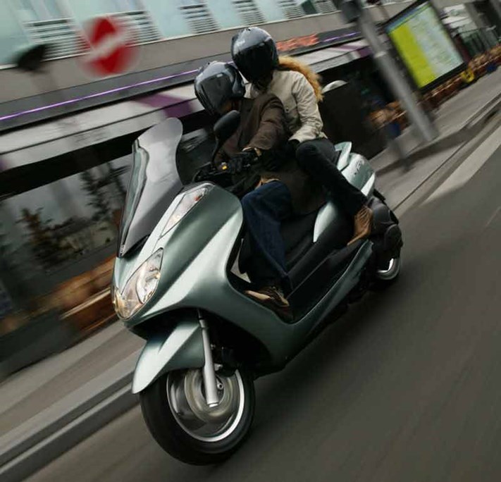 YAMAHA MAJESTY 400 (2004-on) Review | Specs & Prices