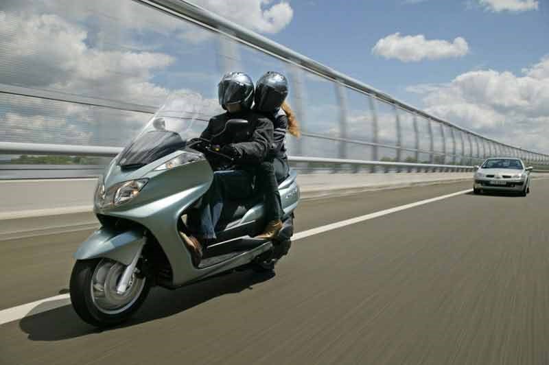 YAMAHA MAJESTY 400 (2004-on) Review | Specs & Prices