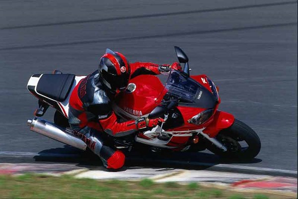 YAMAHA R6 (1998-2003) Review | Speed, Specs & Prices