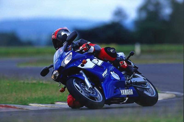 YAMAHA R6 (1998-2003) Review | Speed, Specs & Prices