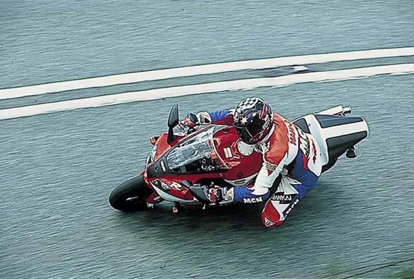 YAMAHA R7 (1999-2000) Review | Speed, Specs & Prices