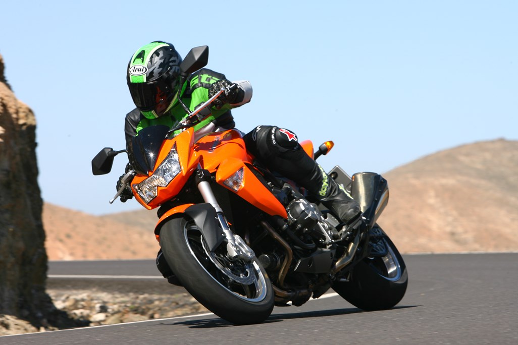 KAWASAKI Z1000 (2007-2009) Review | Speed, Specs & Prices