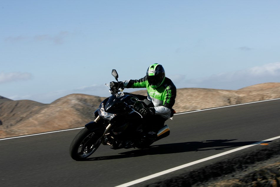 KAWASAKI Z1000 (2007-2009) Review | Speed, Specs & Prices