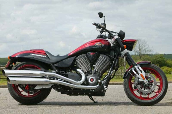 VICTORY HAMMER S (2007-on) Review | Speed, Specs & Prices