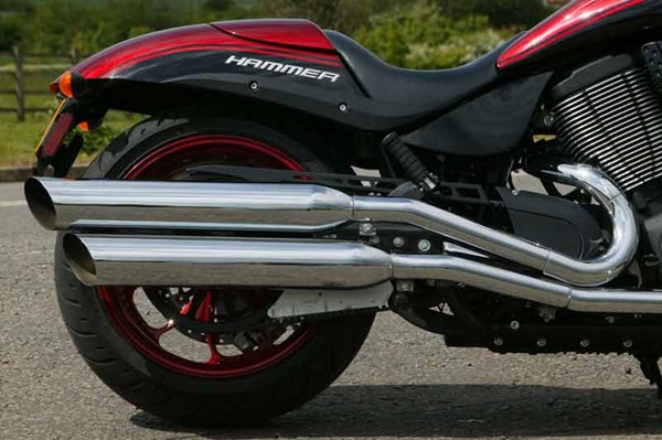VICTORY HAMMER S (2007-on) Review | Speed, Specs & Prices