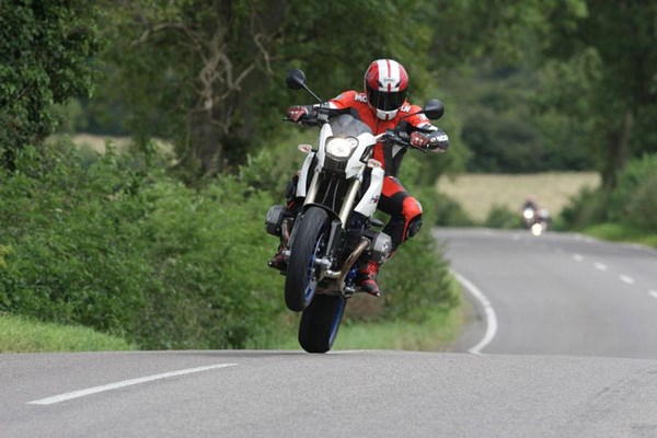 BMW HP2 MEGAMOTO (2007-2010) Review | Specs & Prices