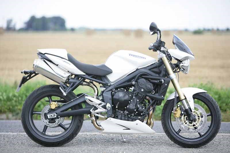 TRIUMPH STREET TRIPLE 675 (2007-2012) Motorcycle Review