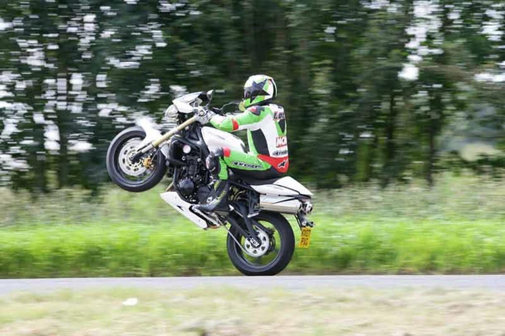 TRIUMPH STREET TRIPLE 675 (2007-2012) Motorcycle Review