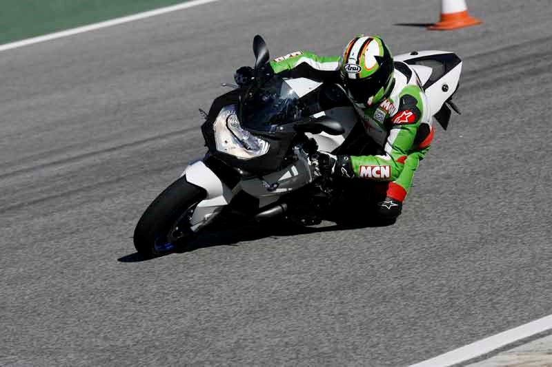 BMW HP2 SPORT (2008-2012) Review | Speed, Specs & Prices