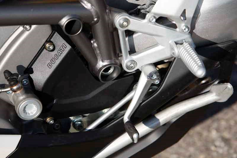 Ducati 848 (2007-2013) Review | Speed, Specs & Prices