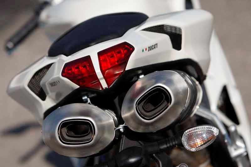Ducati 848 (2007-2013) Review | Speed, Specs & Prices