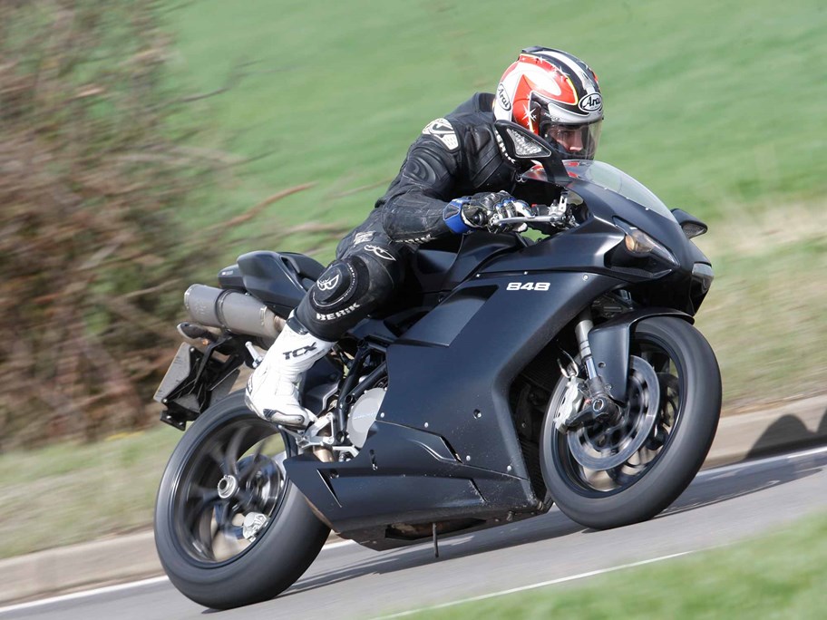 Ducati 848 (2007-2013) Review | Speed, Specs & Prices