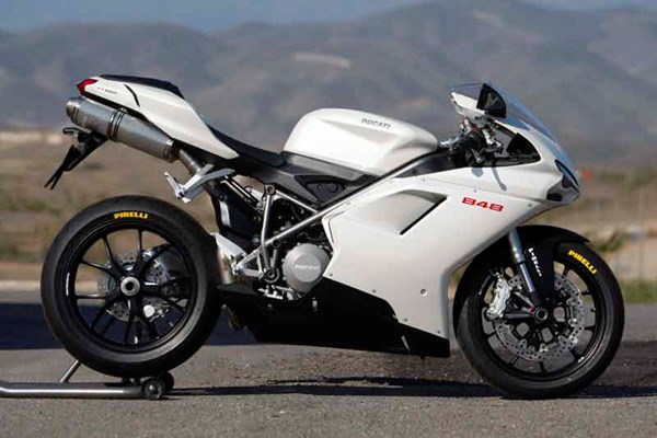 Ducati 848 (2007-2013) Review | Speed, Specs & Prices