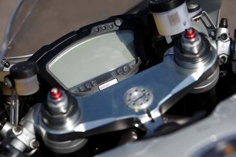 Ducati 848 (2007-2013) Review | Speed, Specs & Prices