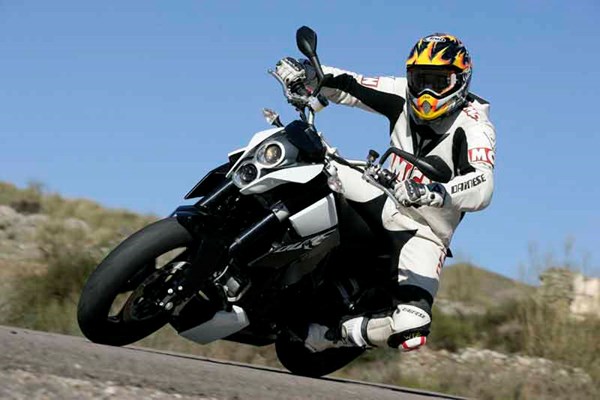 KTM 690 DUKE (2008-2011) Review | Speed, Specs & Prices