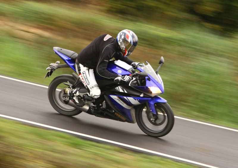 YAMAHA YZF-R125 (2008-2018) Review | Speed, Specs & Prices