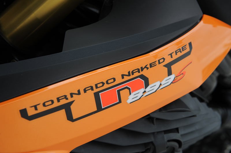 BENELLI TNT 899 (2008-on) Review | Speed, Specs & Prices