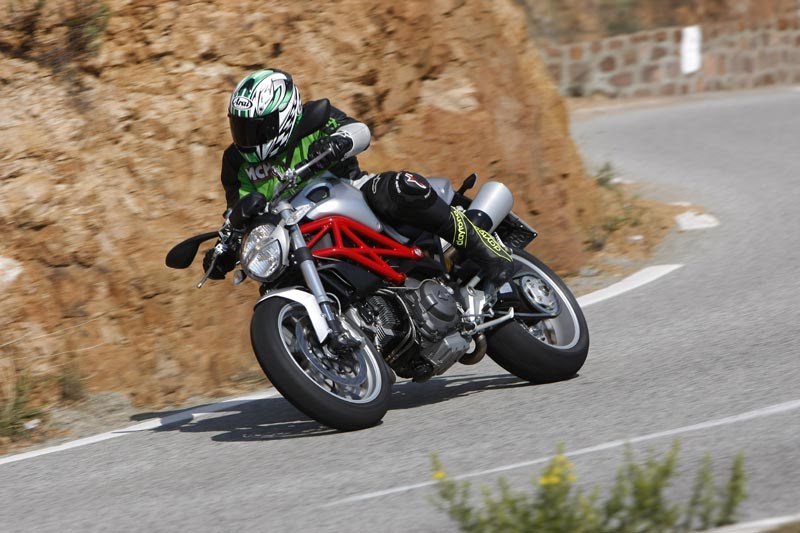 DUCATI MONSTER 1100 (2009-2013) Review, Specs & Prices