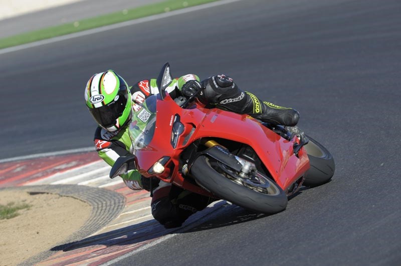 DUCATI 1198S (2008-2011) Review | Speed, Specs & Prices