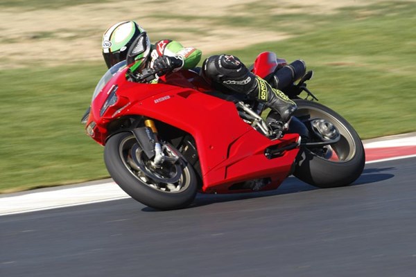 DUCATI 1198S (2008-2011) Review | Speed, Specs & Prices