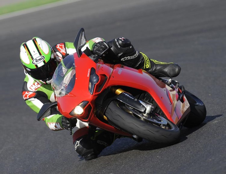 DUCATI 1198S (2008-2011) Review | Speed, Specs & Prices