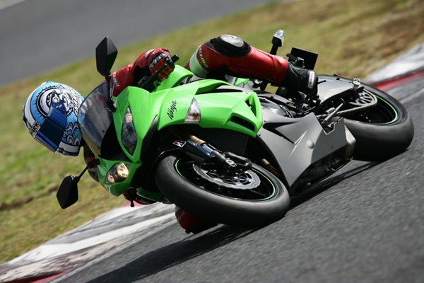 KAWASAKI ZX-6R (2009-2012) Review | Speed, Specs & Prices