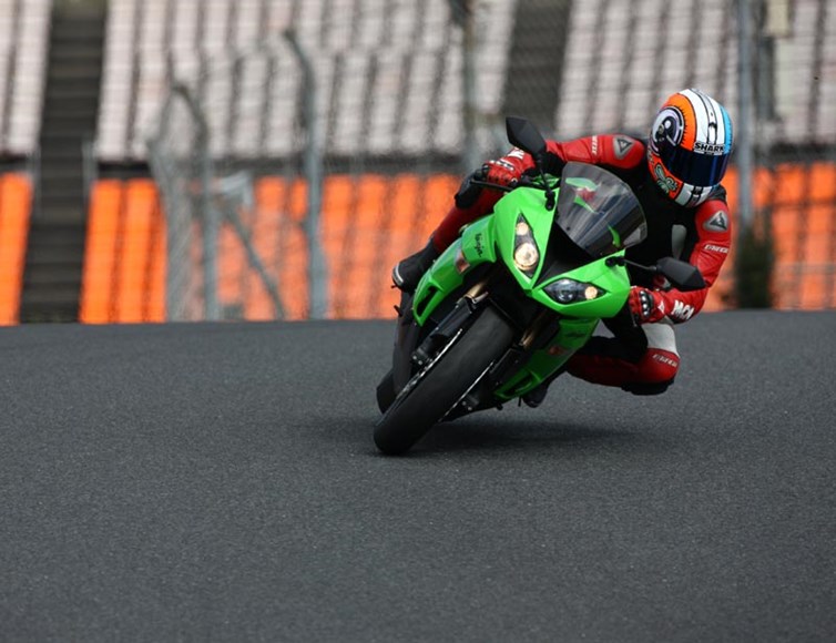 KAWASAKI ZX-6R (2009-2012) Review | Speed, Specs & Prices