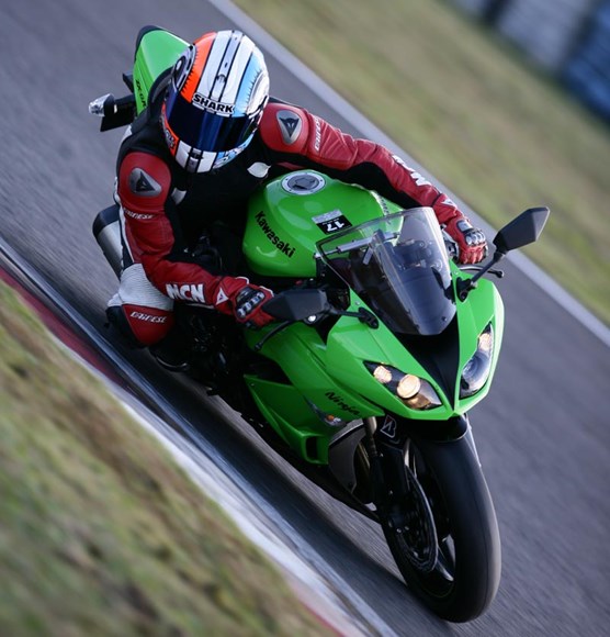 KAWASAKI ZX-6R (2009-2012) Review | Speed, Specs & Prices