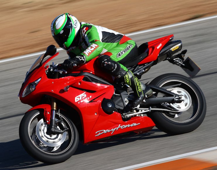 TRIUMPH DAYTONA 675 (2009-2011) Review, Specs & Prices
