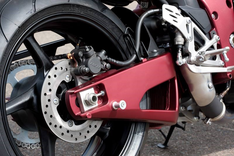 YAMAHA R1 (2009-2011) Review | Speed, Specs & Prices