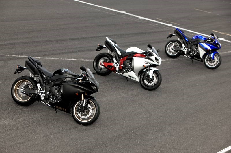YAMAHA R1 (2009-2011) Review | Speed, Specs & Prices