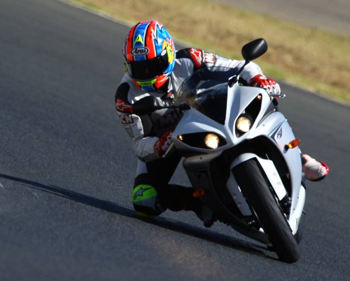 YAMAHA R1 (2009-2011) Review | Speed, Specs & Prices