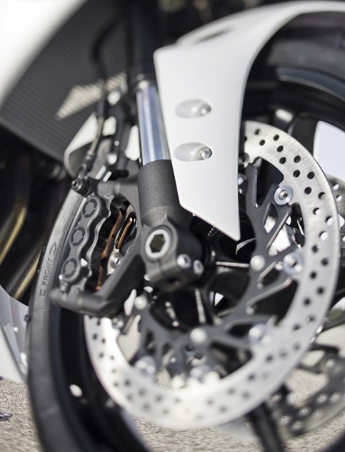 YAMAHA R1 (2009-2011) Review | Speed, Specs & Prices