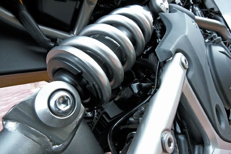 KAWASAKI ER-6N (2009-2011) Review | Speed, Specs & Prices