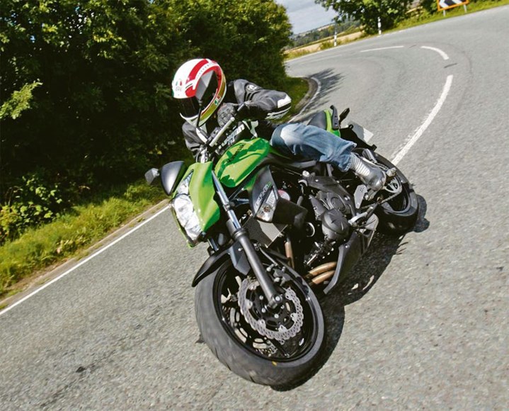 KAWASAKI ER-6N (2009-2011) Review | Speed, Specs & Prices