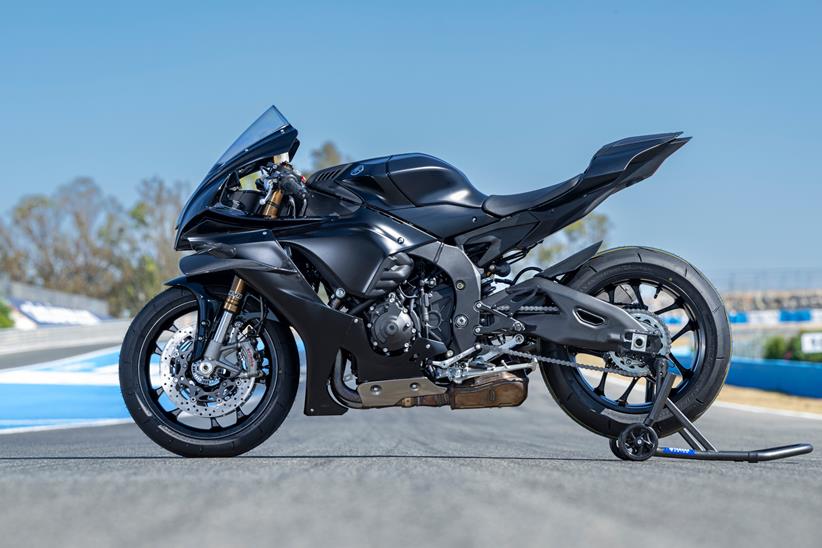 Updated Yamaha R1 teased in new patent images