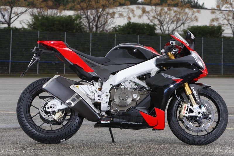 APRILIA RSV4 FACTORY (2009-2010) Review, Specs & Prices