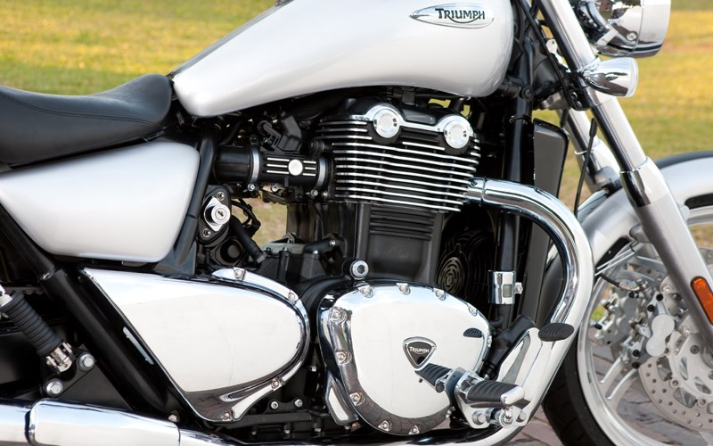 TRIUMPH THUNDERBIRD 1700 (2009-2016) Motorcycle Review