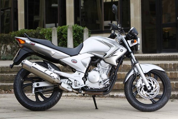 YAMAHA YBR250 (2009-on) Review | Speed, Specs & Prices