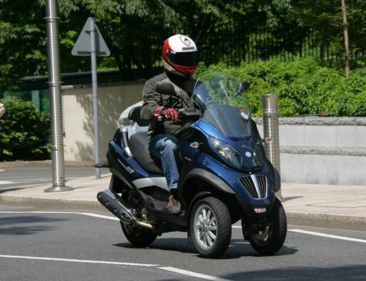PIAGGIO MP3 400 LT (2009-on) Review | Specs & Prices